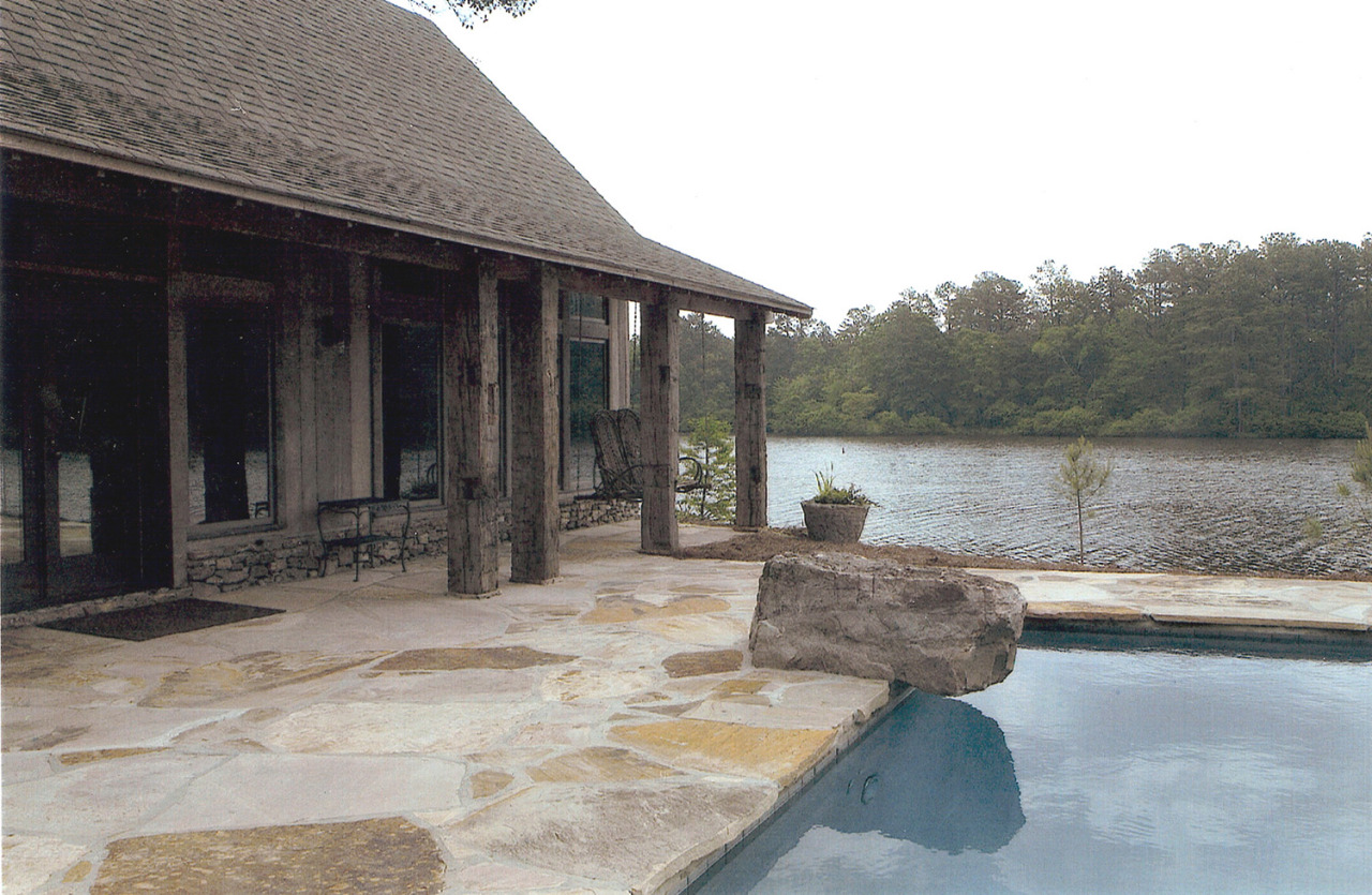 Rustic Lake Retreat Architect - R.W. LOWE ARCHITECTURE P.C.